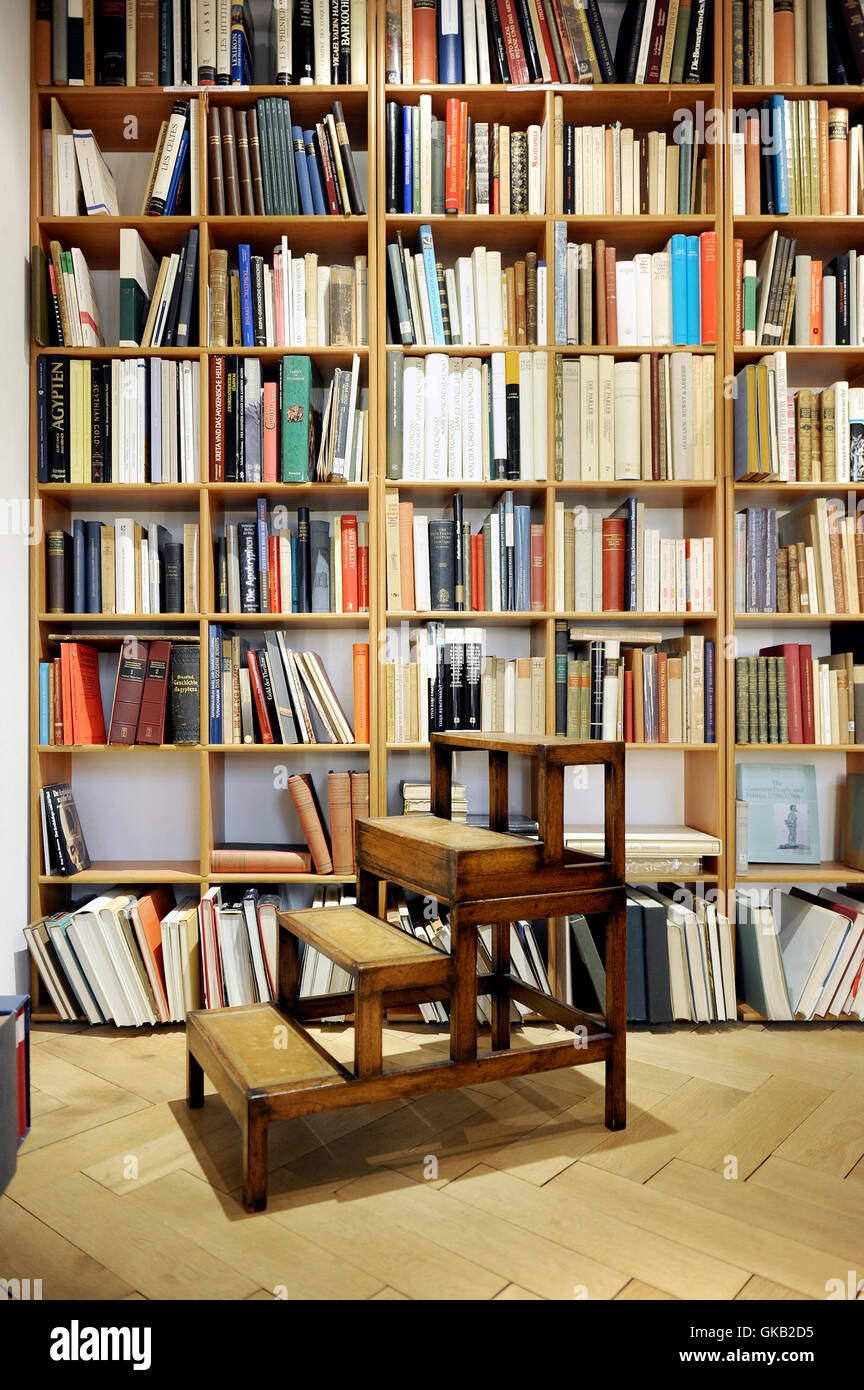 Data library hi-res stock photography and images - Alamy