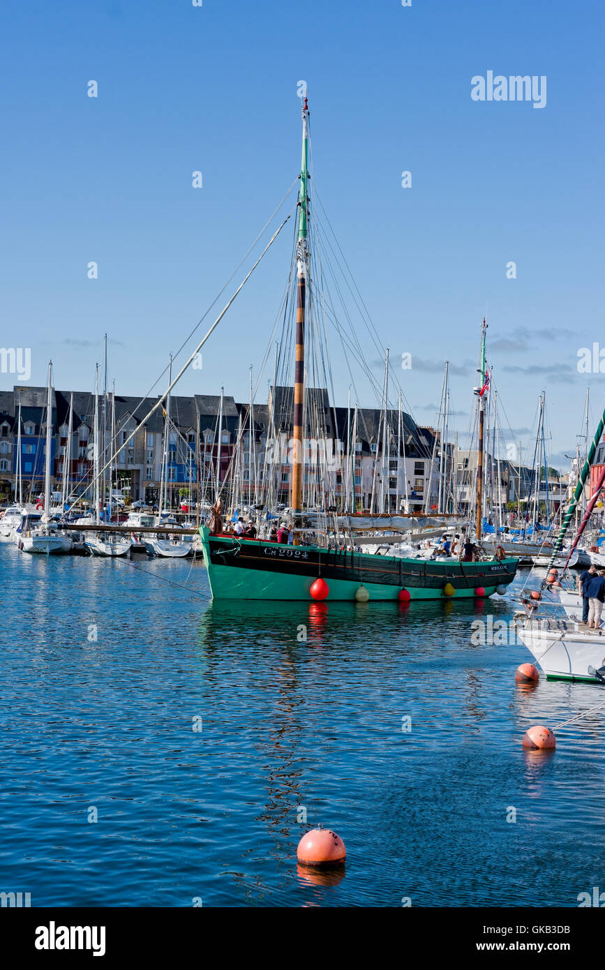 Classic french ketch hi-res stock photography and images - Alamy