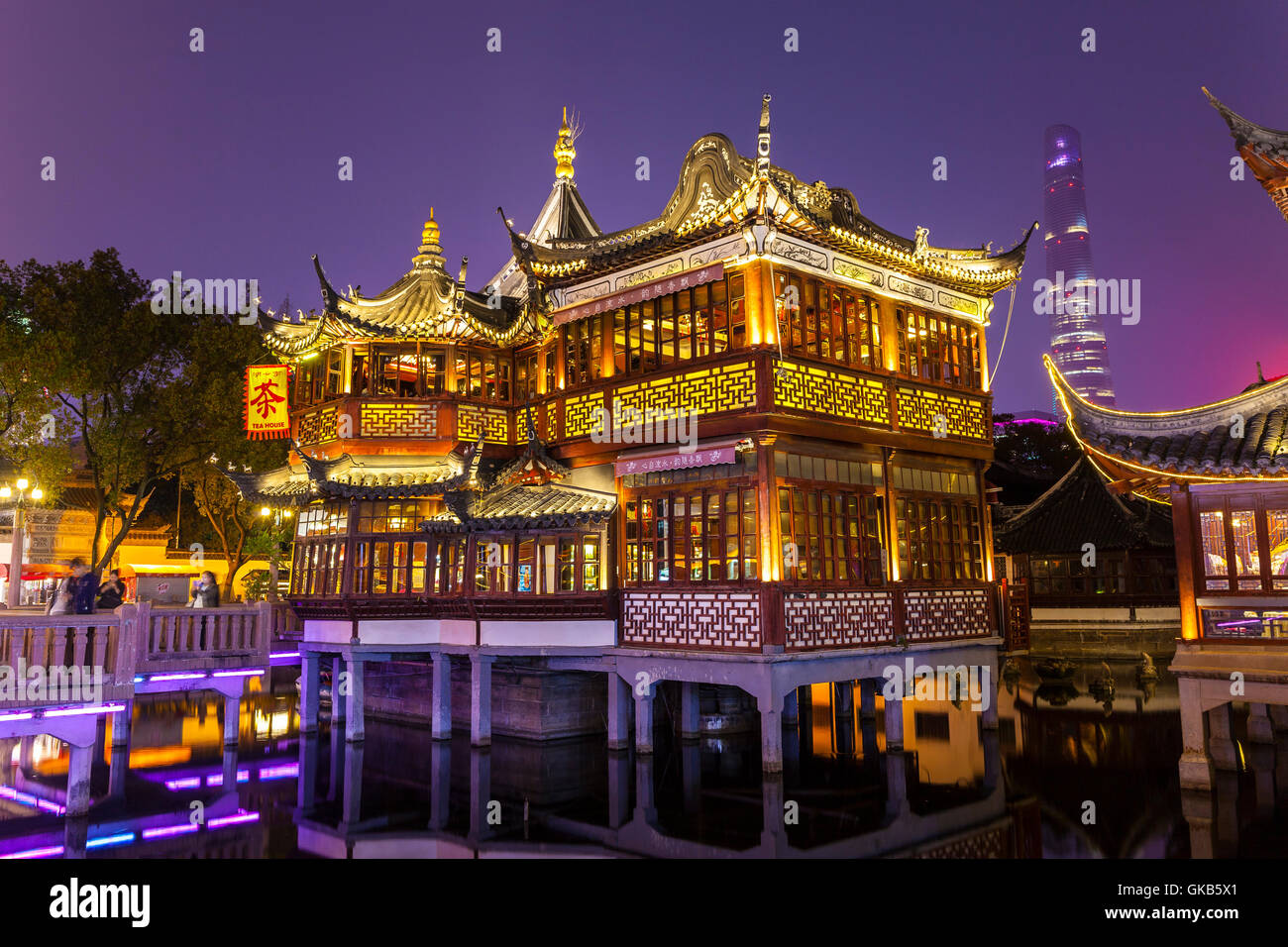 View old bund garden bridge hi-res stock photography and images - Alamy