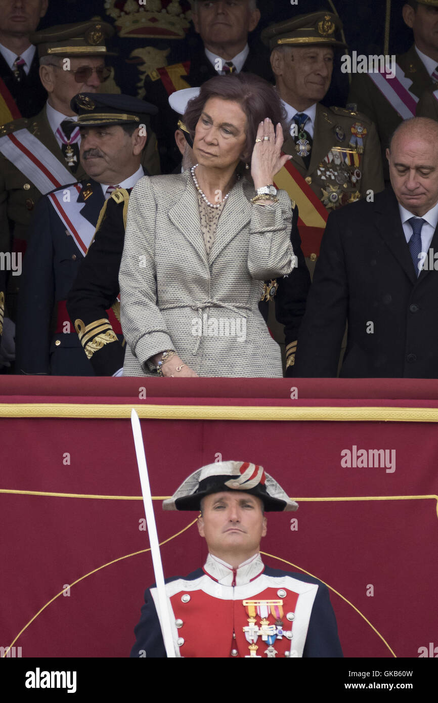 Queen Sofia of Spain attends the Civil and Military 'Pledge of ...
