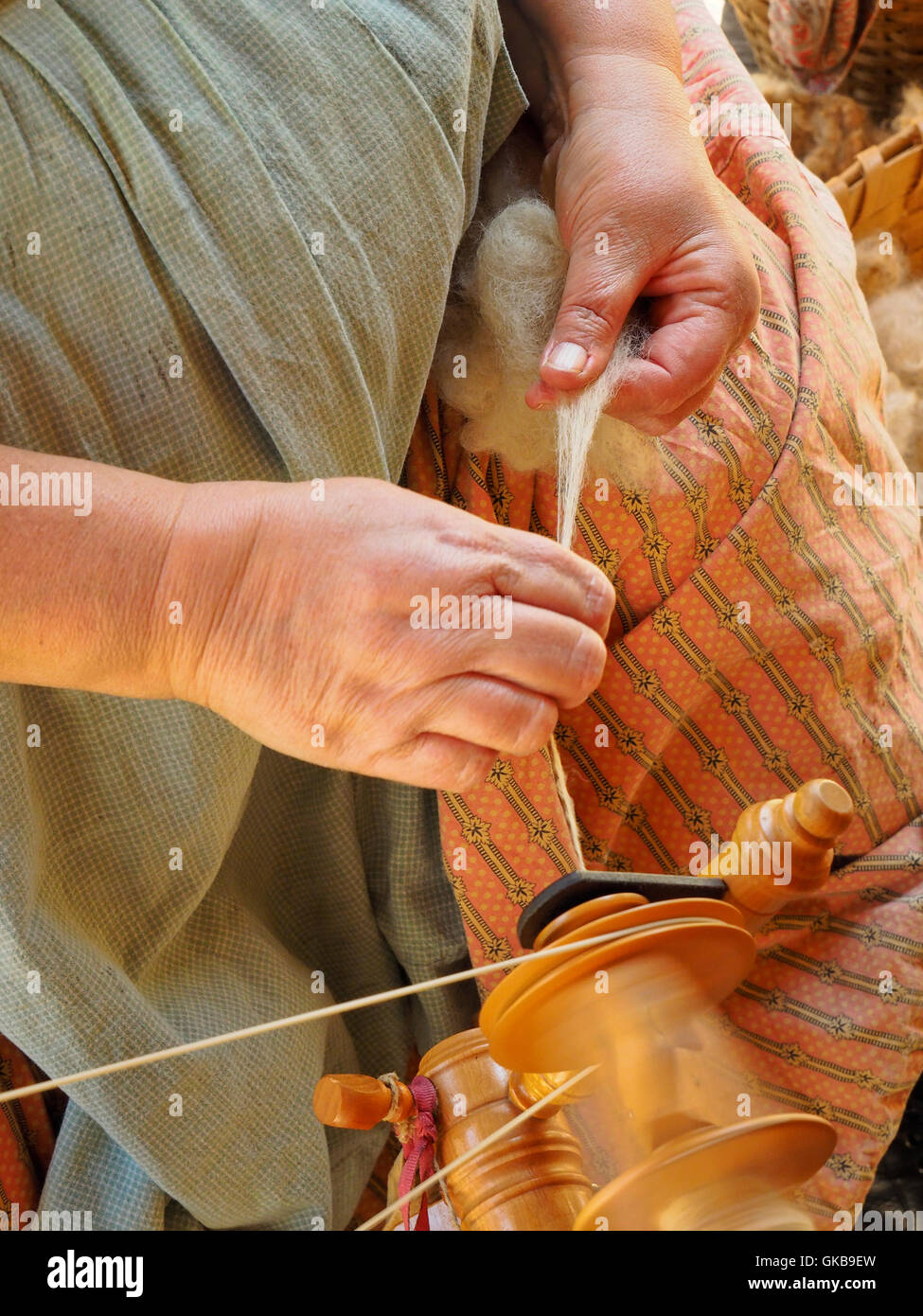 Spinning wool hi-res stock photography and images - Alamy