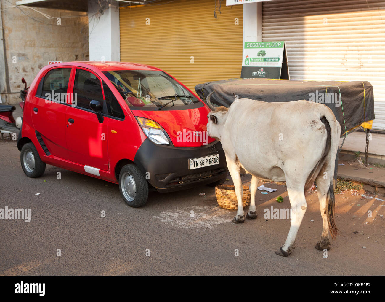 Big red car hi-res stock photography and images - Alamy