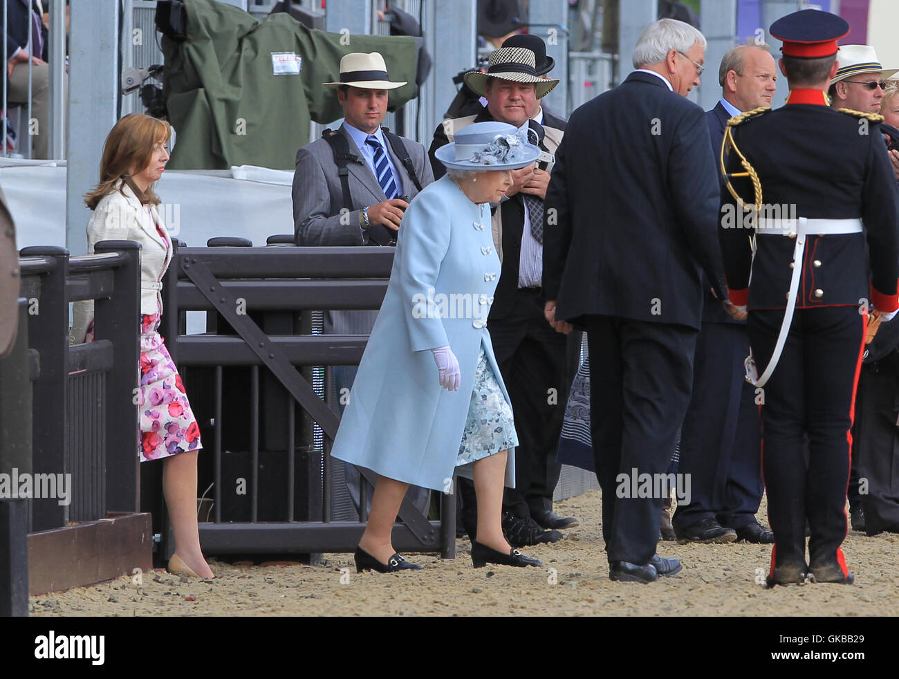 Queen elizabeth may 15 2016 hi-res stock photography and images - Alamy