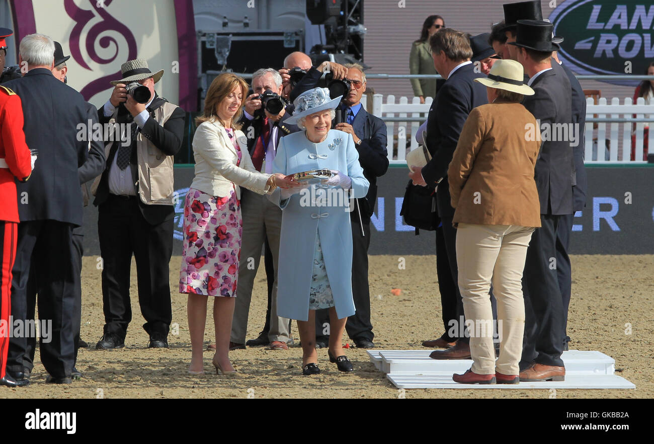 Queen elizabeth may 15 2016 hi-res stock photography and images - Alamy