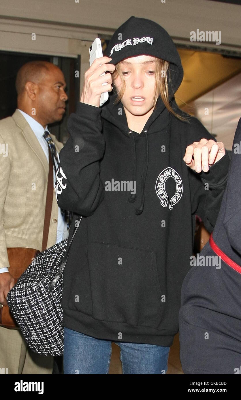 Camera shy lily rose depp hi-res stock photography and images - Alamy