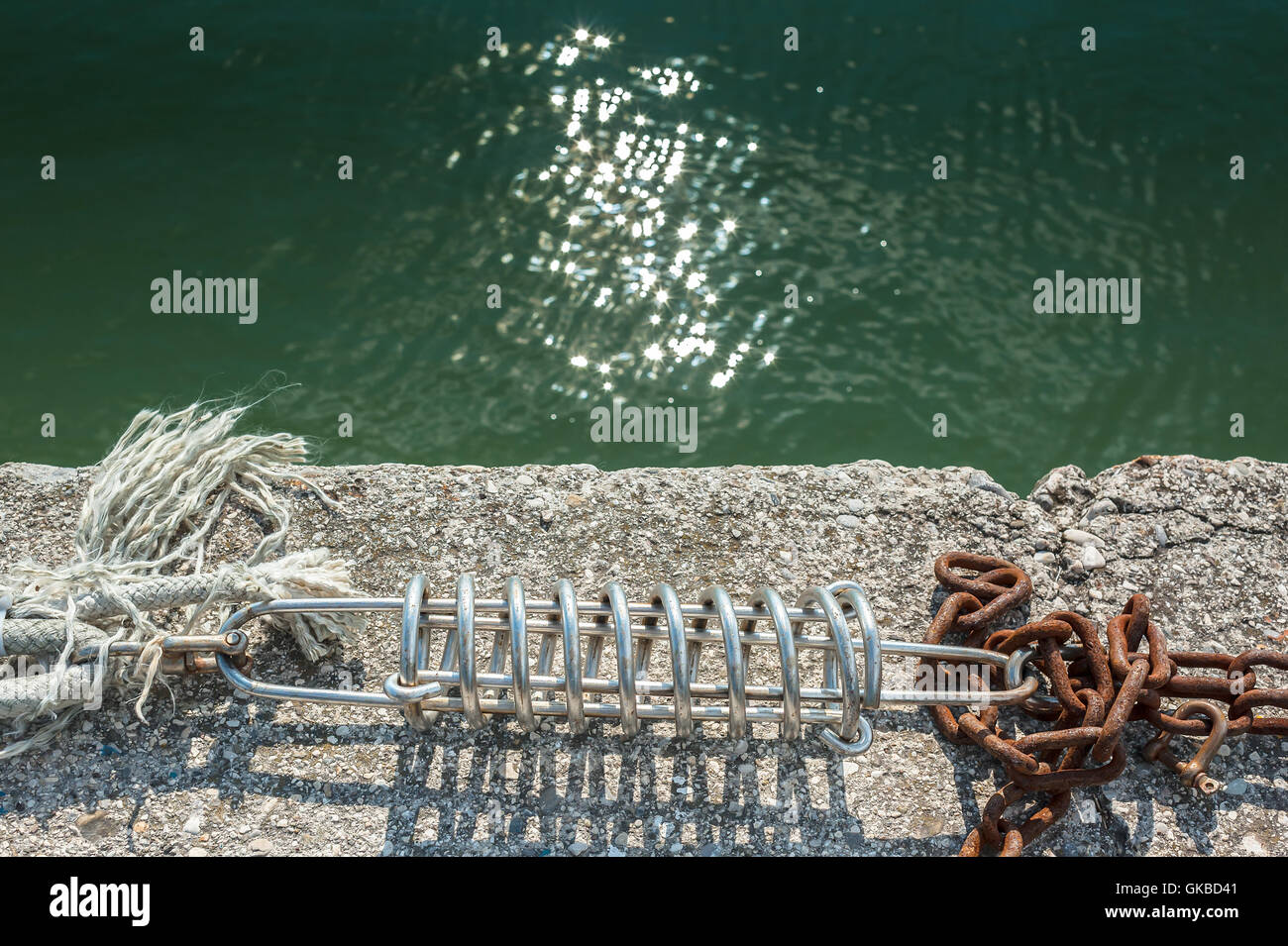 Mooring spring detail with marine ropes and chain Stock Photo - Alamy