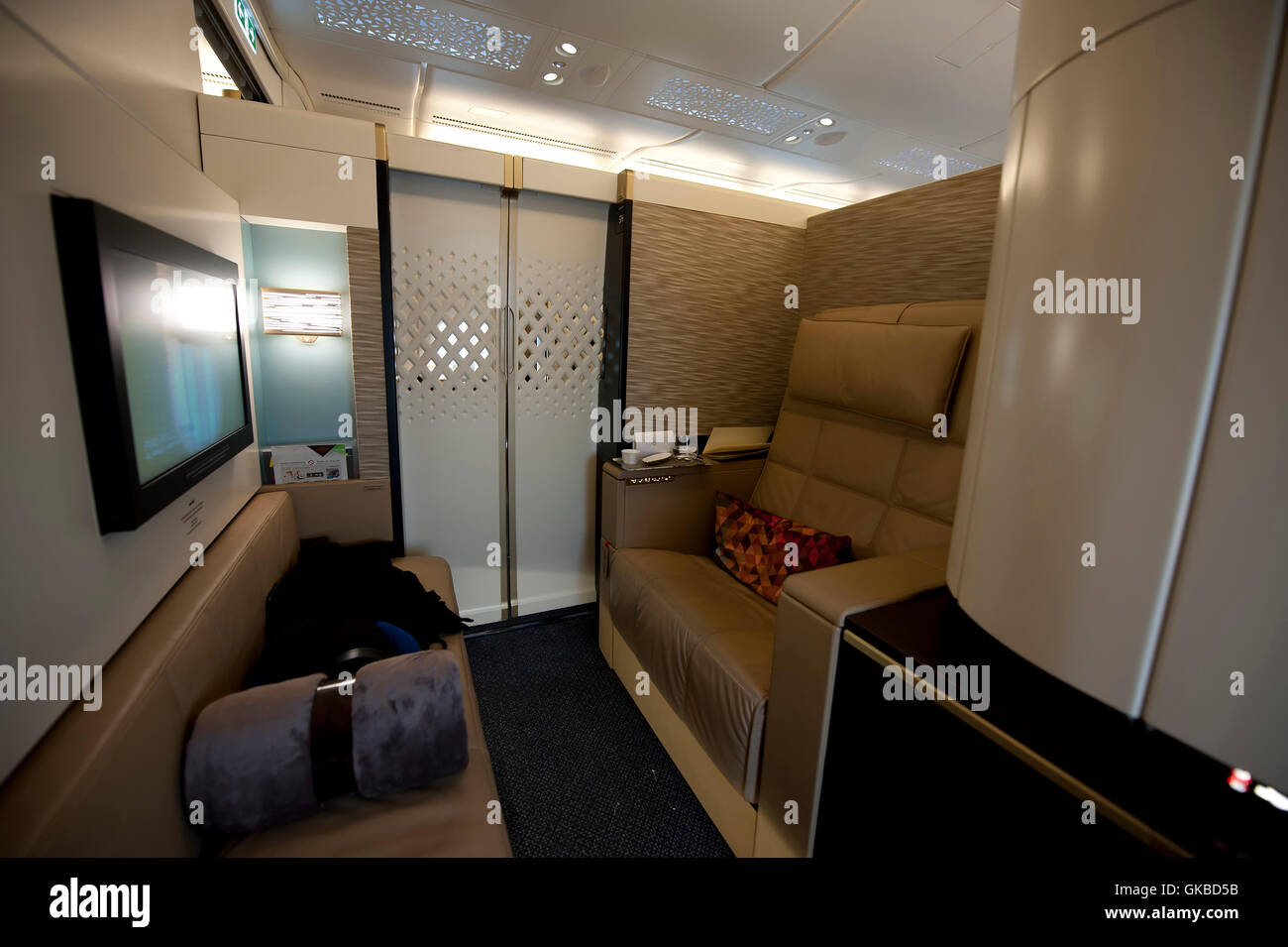 Etihad airways first class hi-res stock photography and images - Alamy