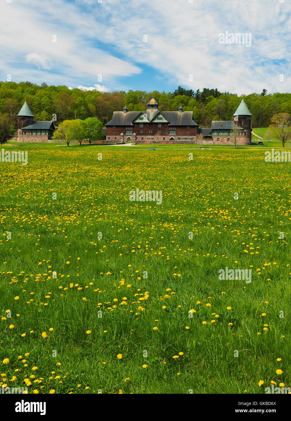 Hillside farms hi-res stock photography and images - Alamy