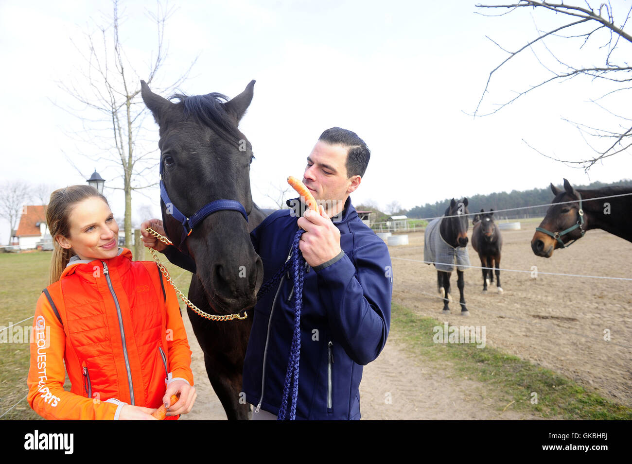 German actors Nora Huetz and Tobias Licht at the equestrian farm ...