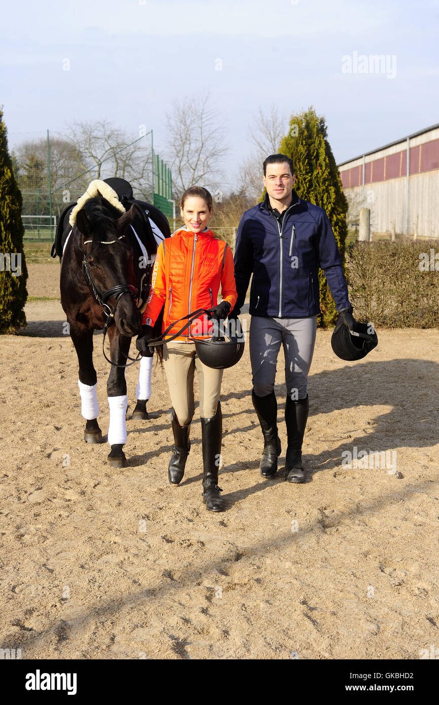 German actors Nora Huetz and Tobias Licht at the equestrian farm ...