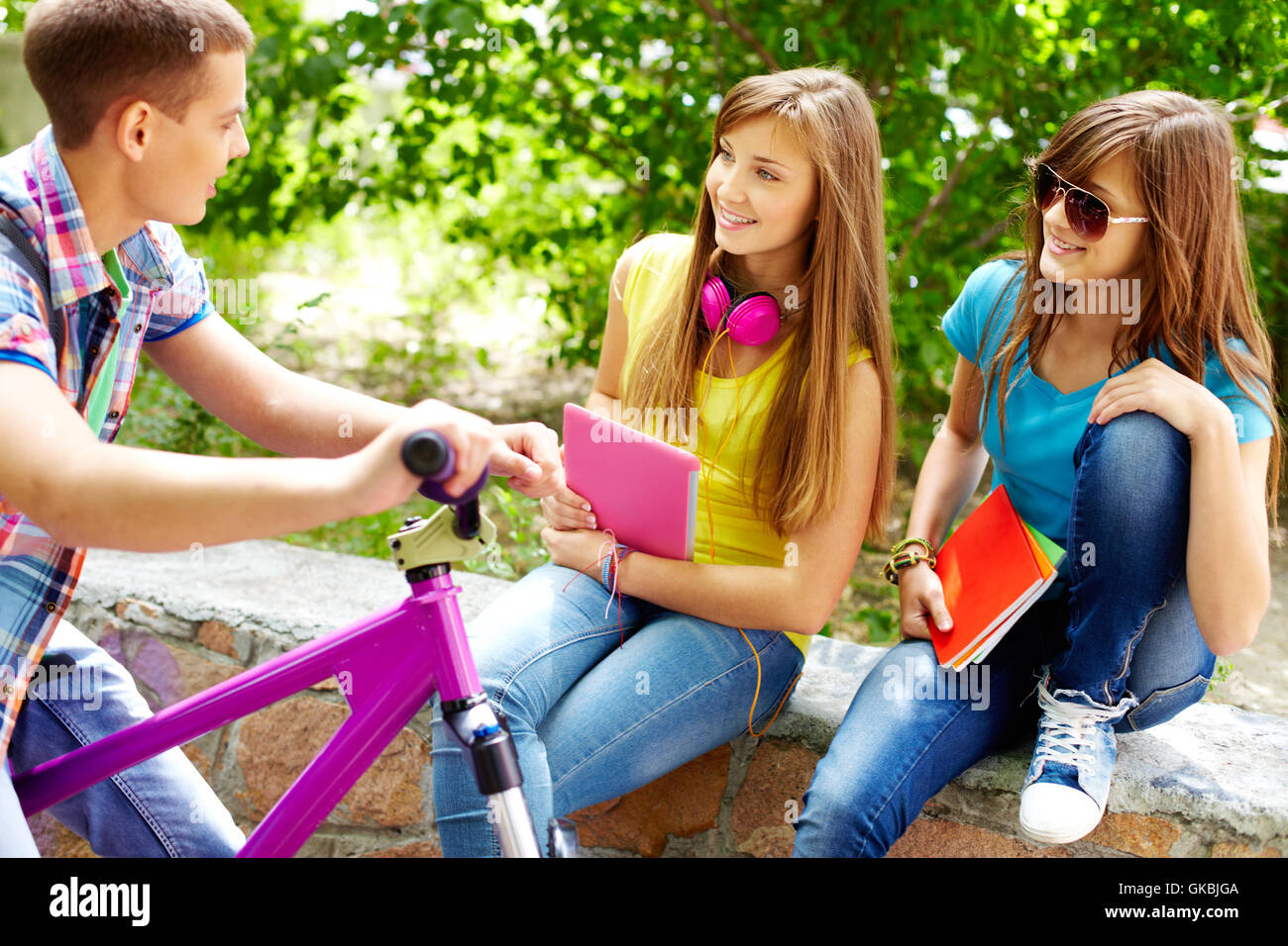 guy talk speaking Stock Photo - Alamy