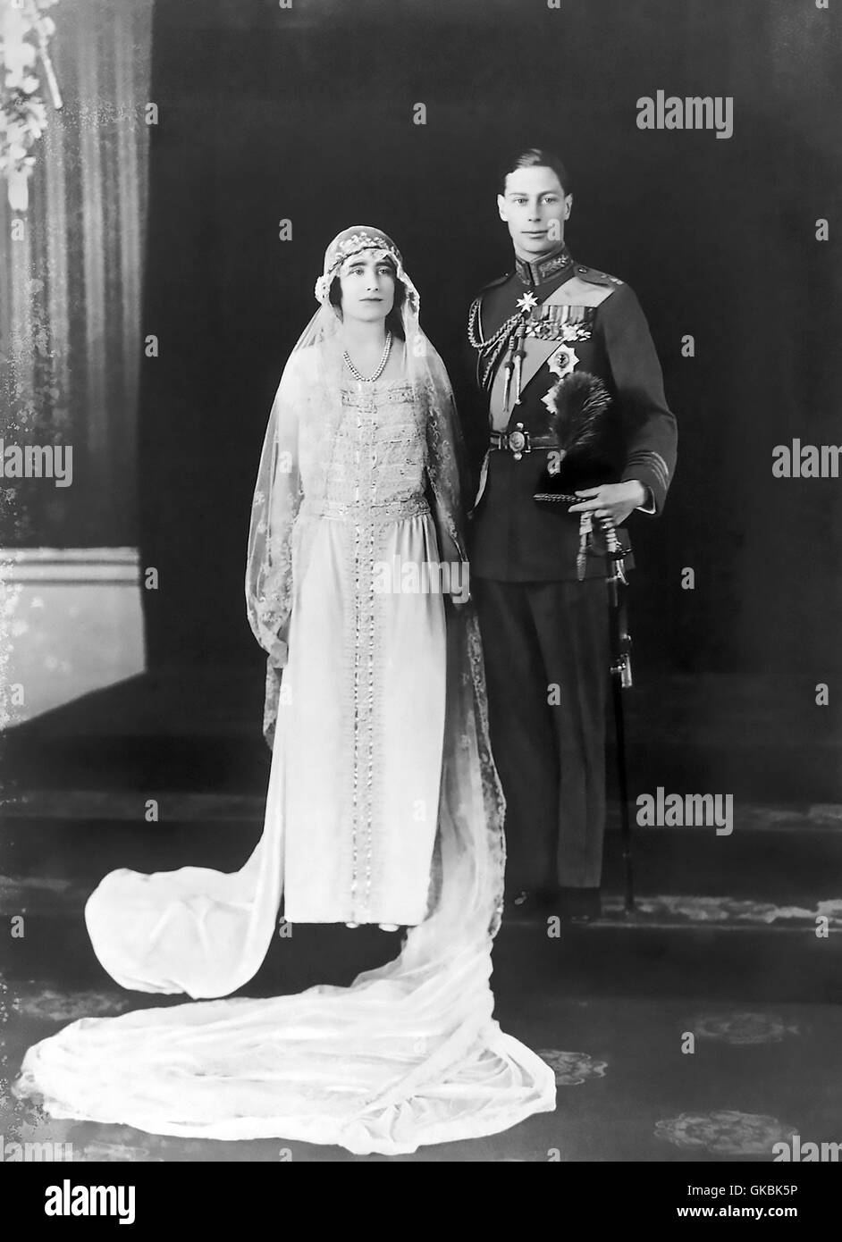 Queen elizabeth wedding dress hi-res stock photography and images - Alamy