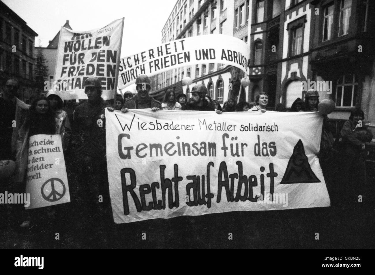 The Confederation of German Trade Unions (DGB) organized a peace ...