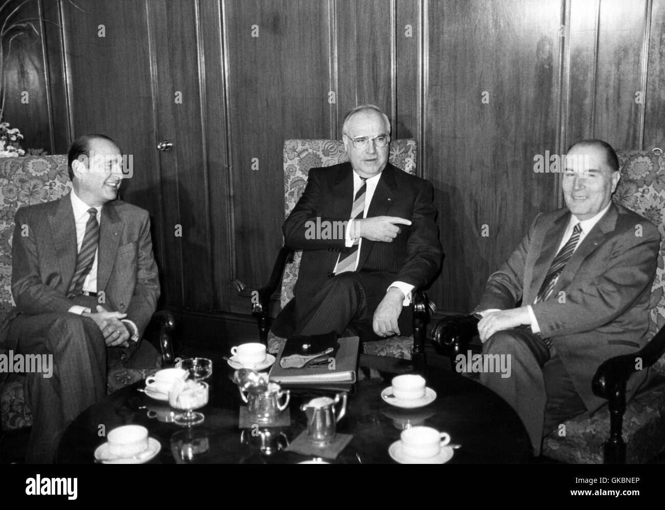 Mitterrand kohl hi-res stock photography and images - Alamy