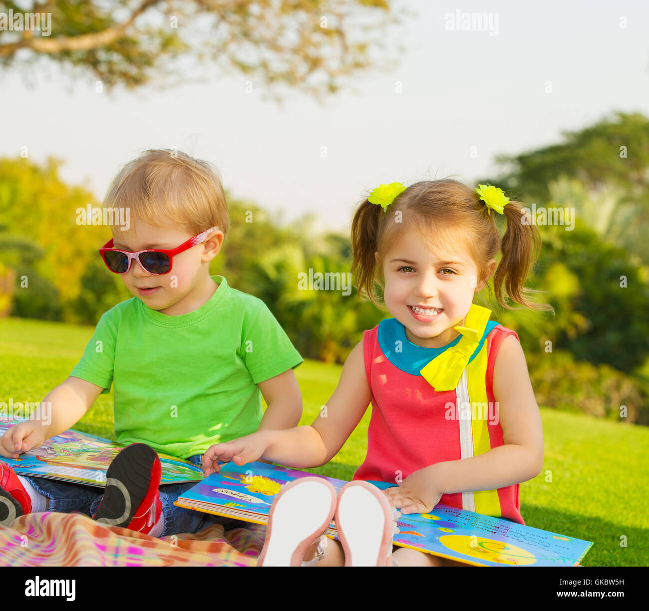 laugh laughs laughing Stock Photo - Alamy