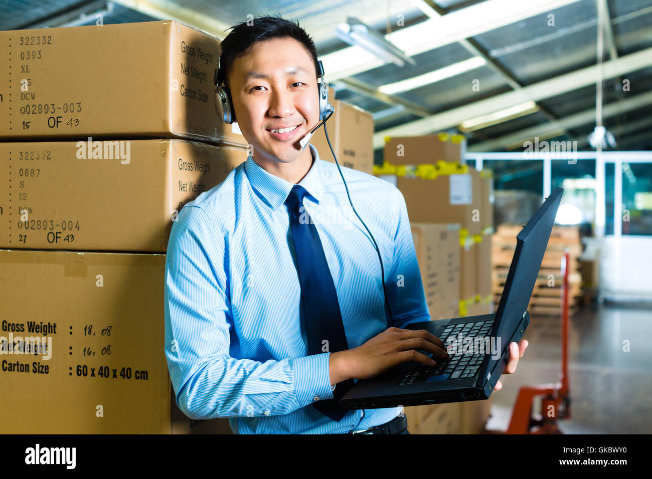 customer service at the warehouse Stock Photo - Alamy