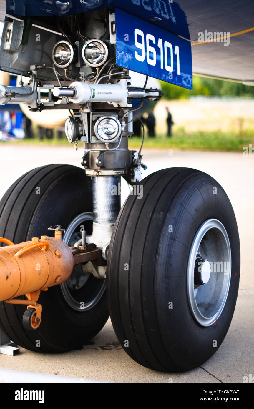 Front wheel of an airplane hi-res stock photography and images - Alamy