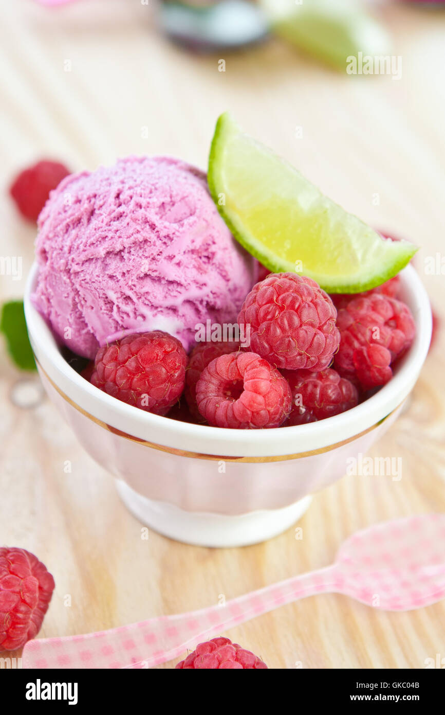 Raspberries ice cream icecream hi-res stock photography and images - Alamy