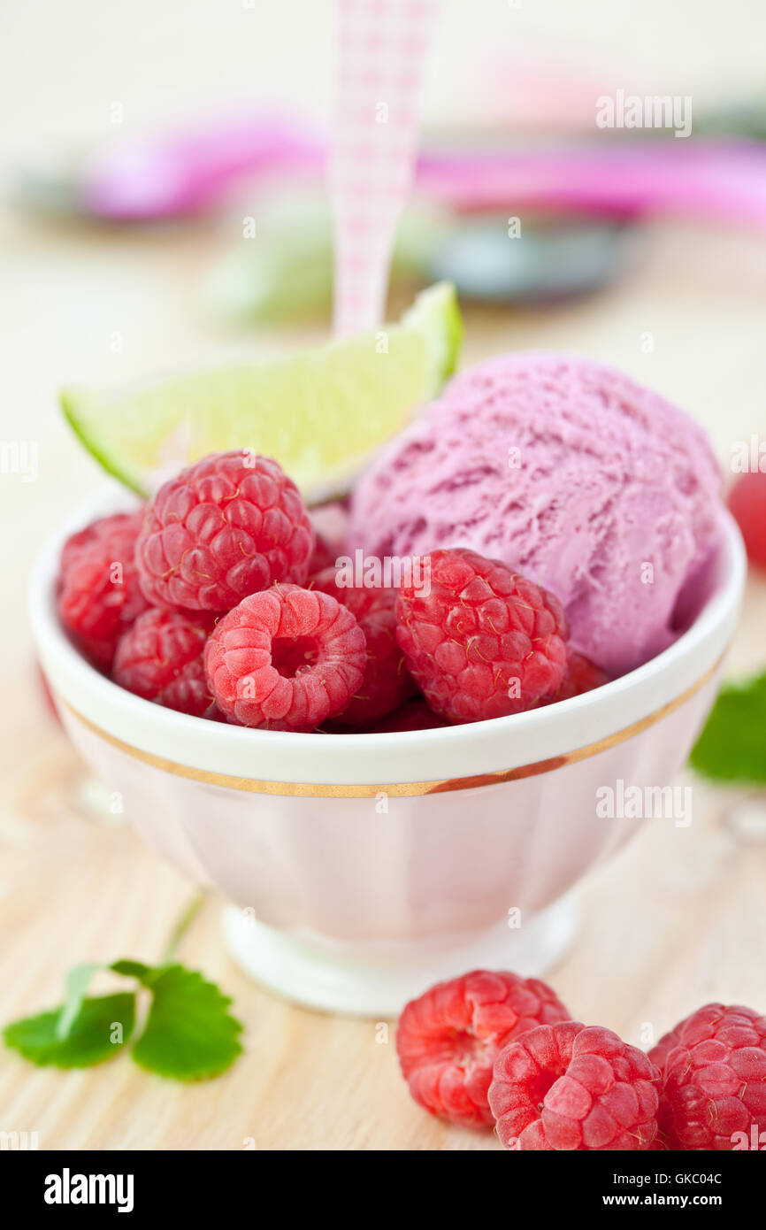 raspberries ice cream ice-cream Stock Photo - Alamy
