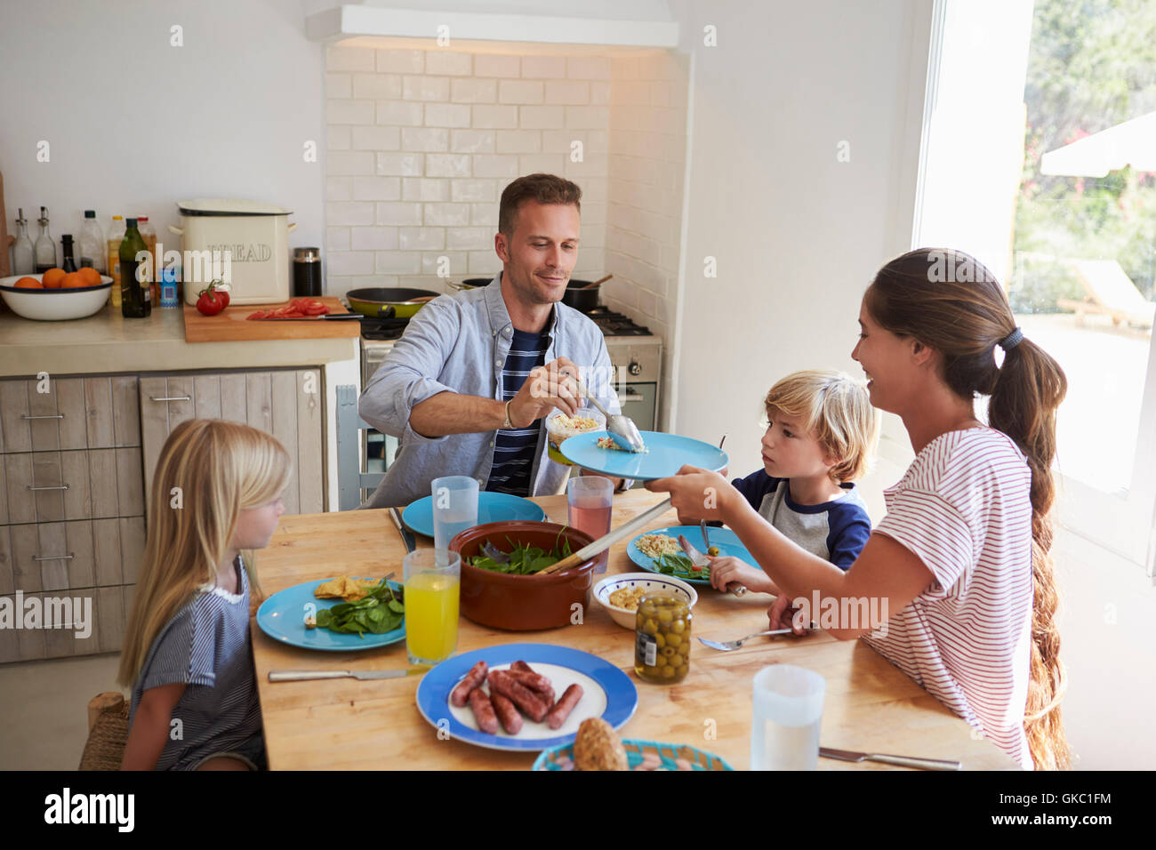 Family kids sitting around table hi-res stock photography and images ...