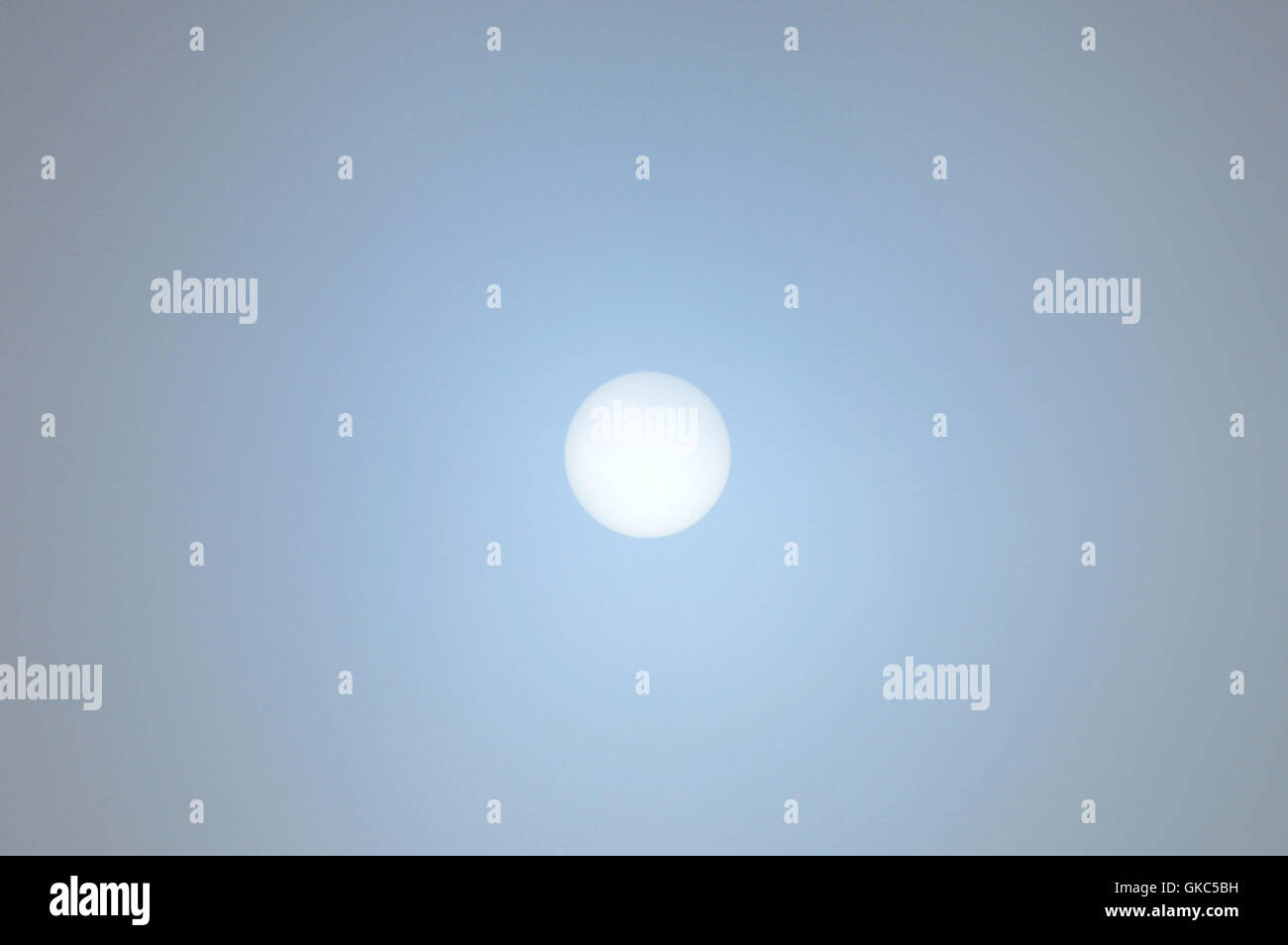 Bright sun in morning sky hi-res stock photography and images - Alamy