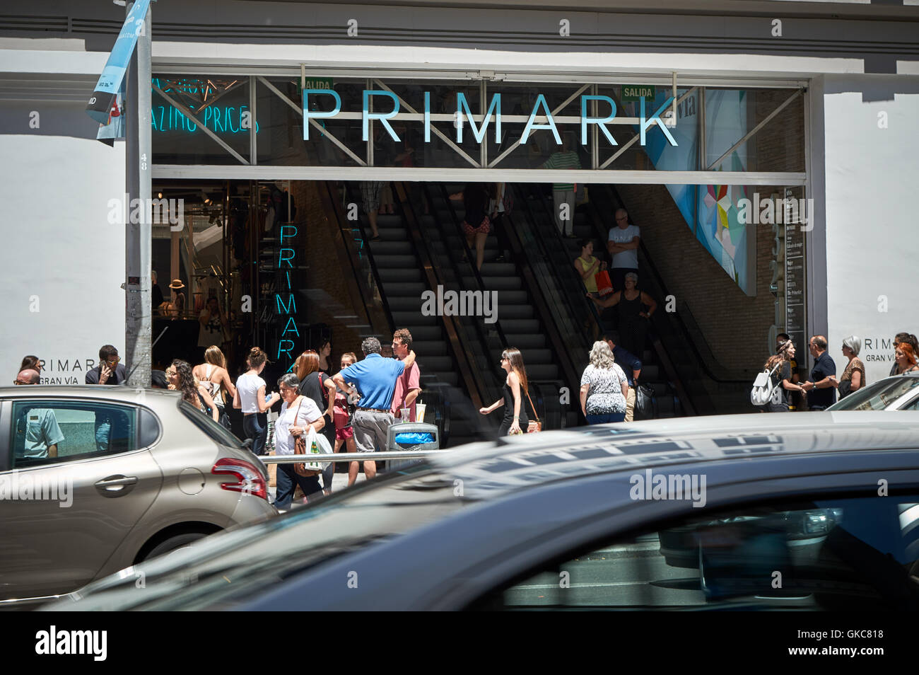 Shop front madrid spain hi-res stock photography and images - Alamy
