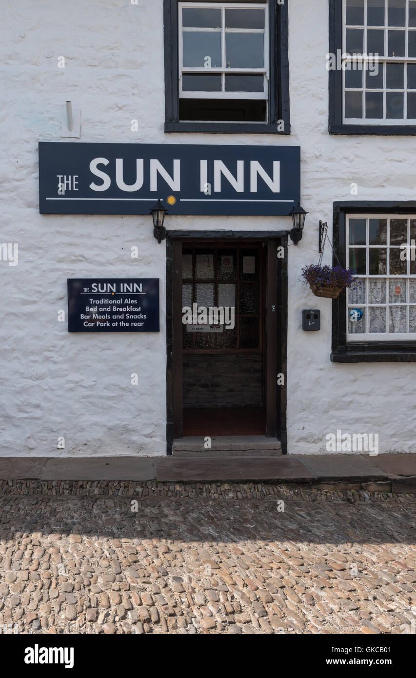 The Sun Inn in the Yorkshire Dales village of Dent Stock Photo - Alamy