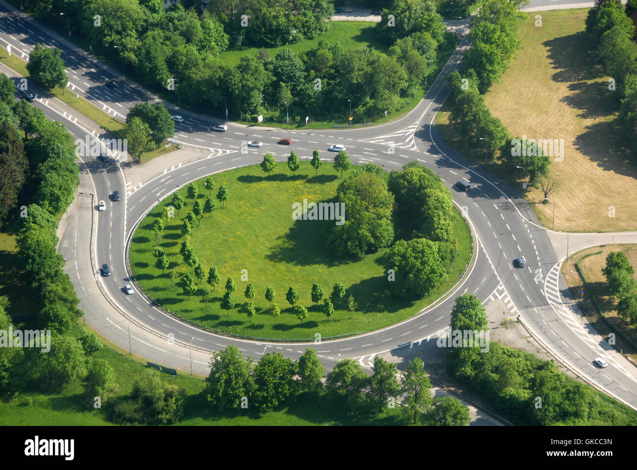 Roundabout Tree Stock Photos & Roundabout Tree Stock Images - Alamy
