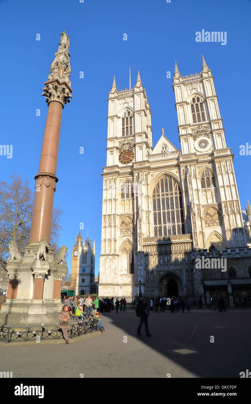 Westminster Abbey and scholars war memorial column with St Margaret's ...