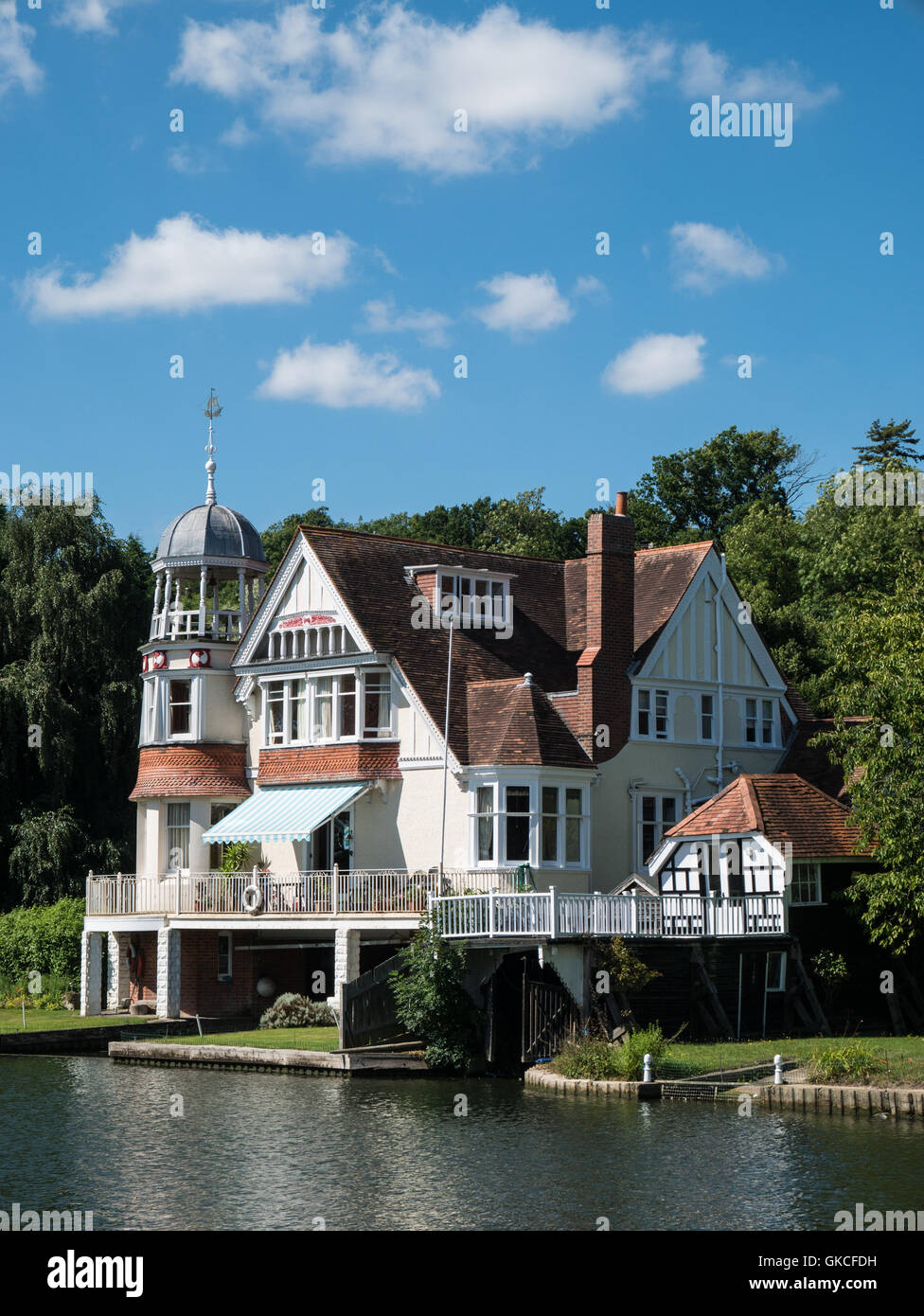 Luxury House, River Thames, Caversham, Reading, Berkshire, England, UK ...