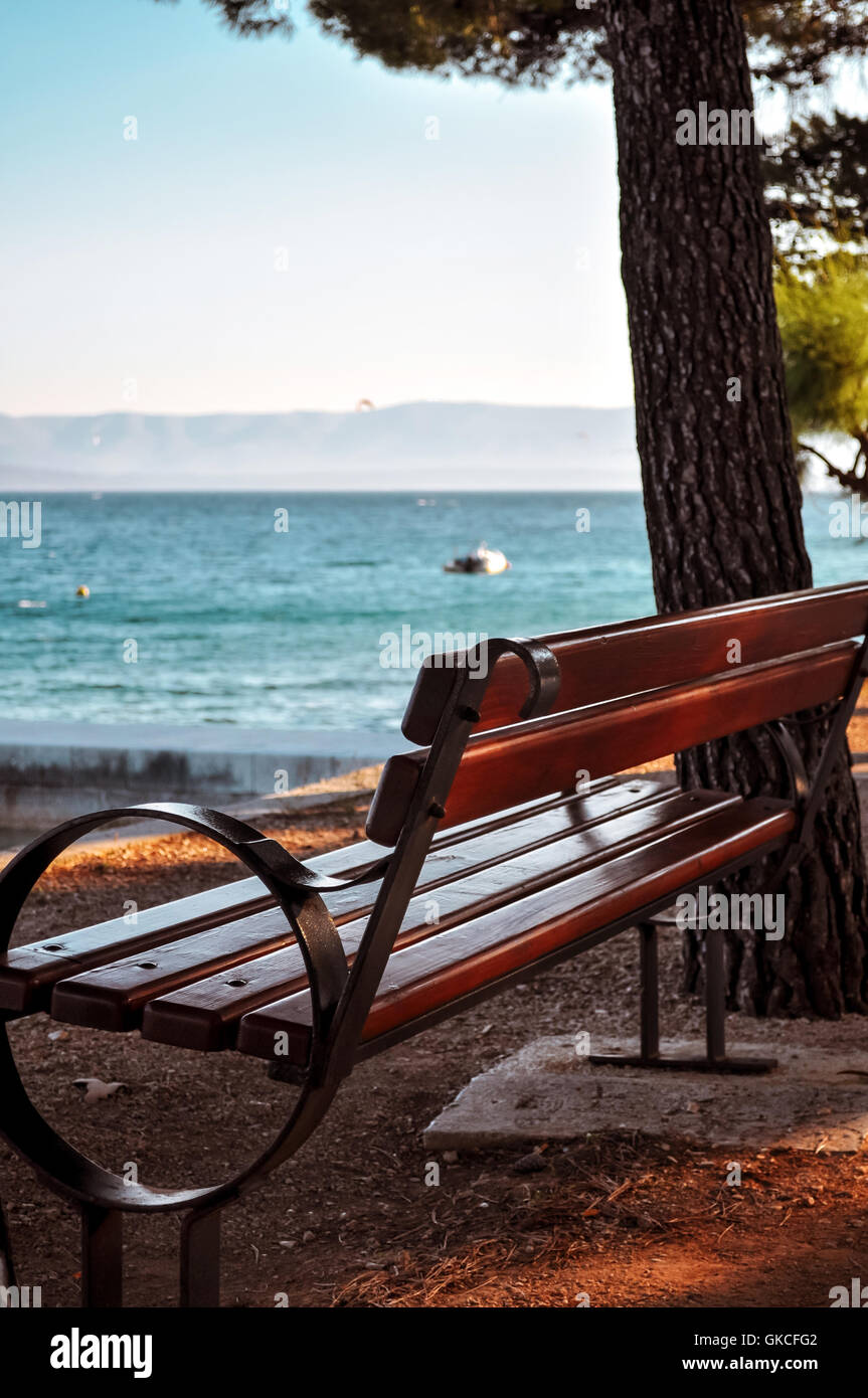 Coastal bench hi-res stock photography and images - Alamy