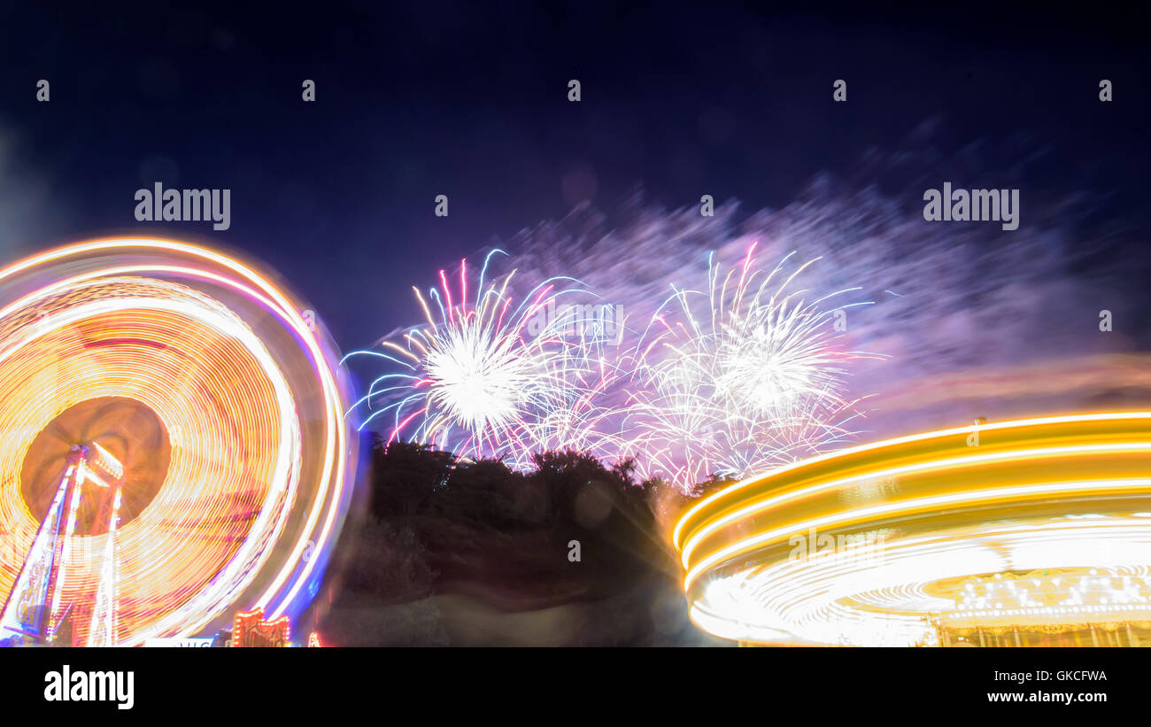 Kids and fireworks hi-res stock photography and images - Alamy