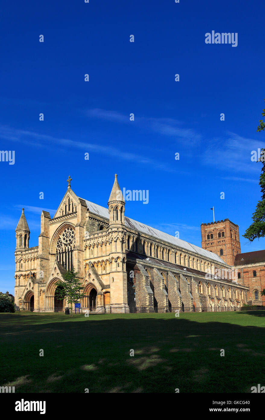 Summer, St Albans Cathedral, St Albans City, Hertfordshire County ...