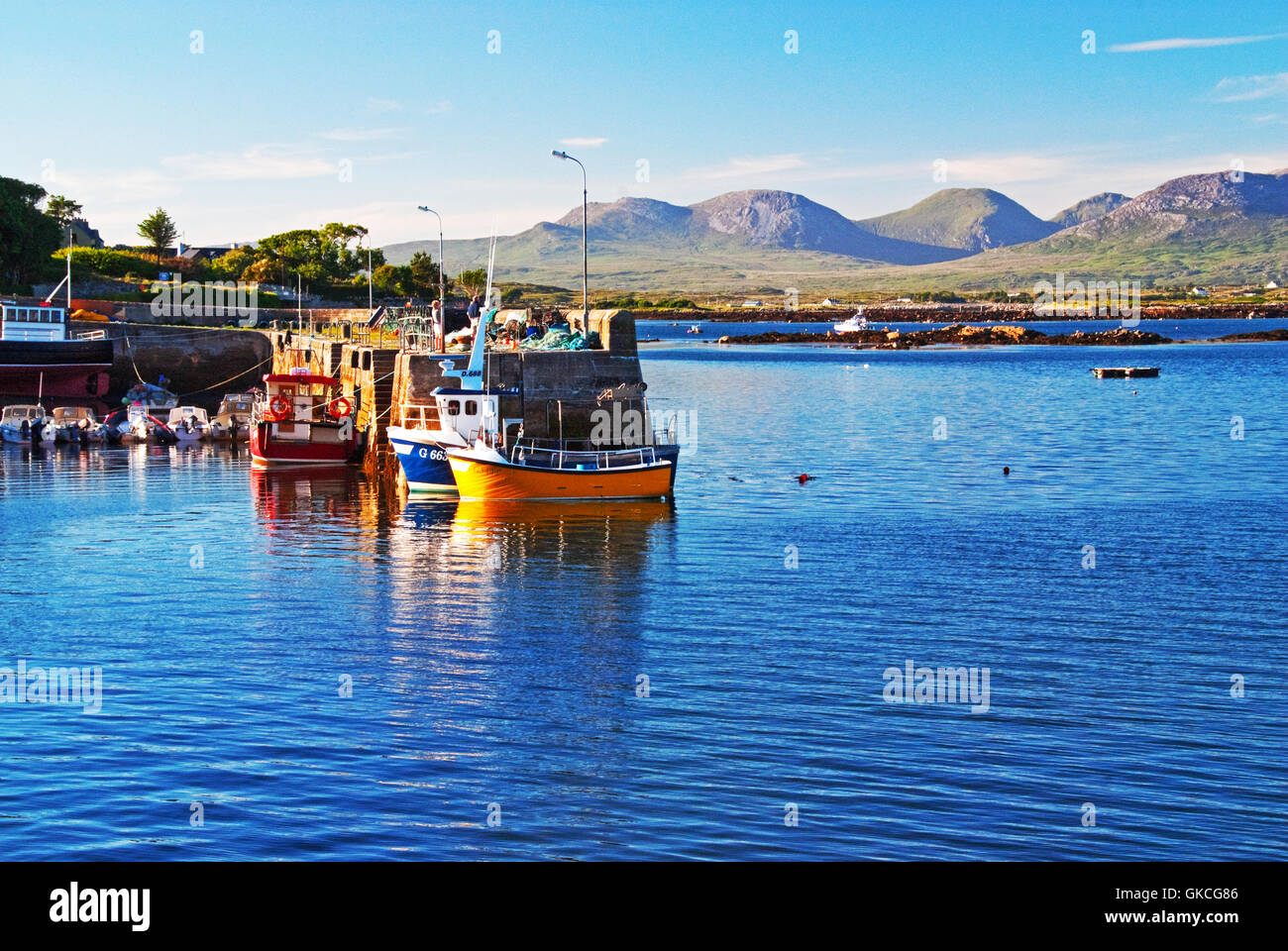 Roundstone and ireland hi-res stock photography and images - Alamy
