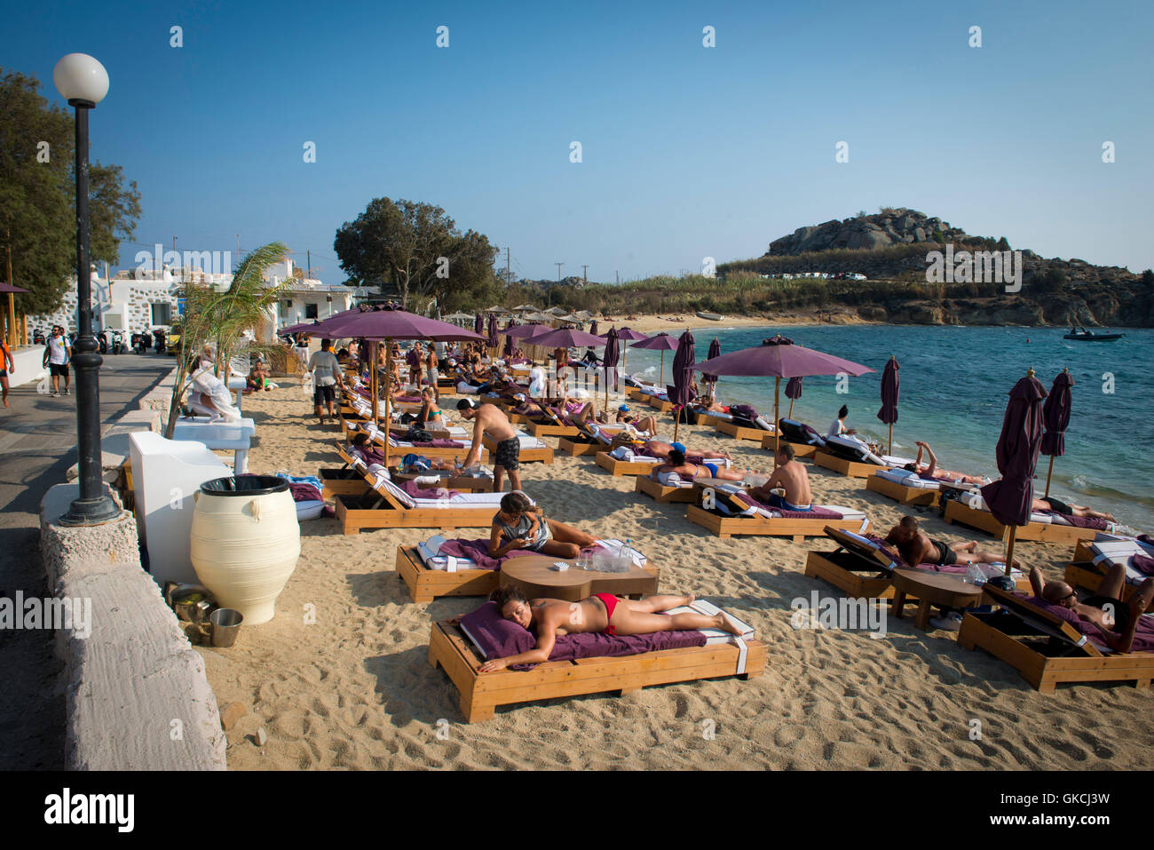 Jumeirah Beach Bar. Agia Anna, Paranga Beach, Mykonos Stock Photo - Alamy