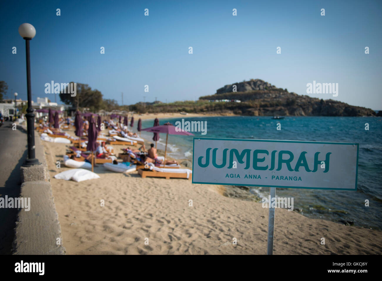 Jumeirah Beach Bar. Agia Anna, Paranga Beach, Mykonos Stock Photo - Alamy