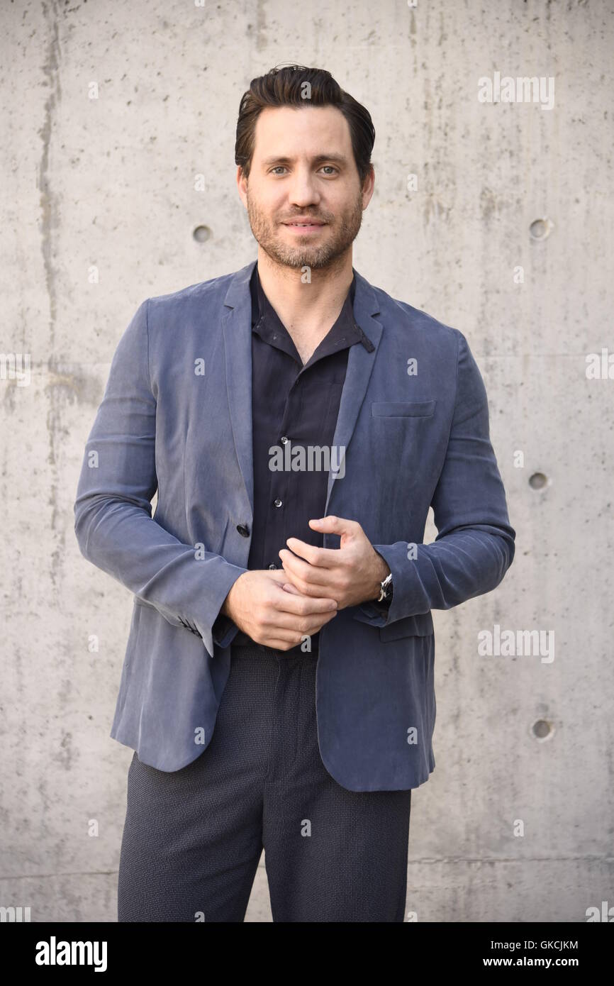 Milan Fashion Week Men's Spring/Summer 2017 - Emporio Armani - Arrivals ...