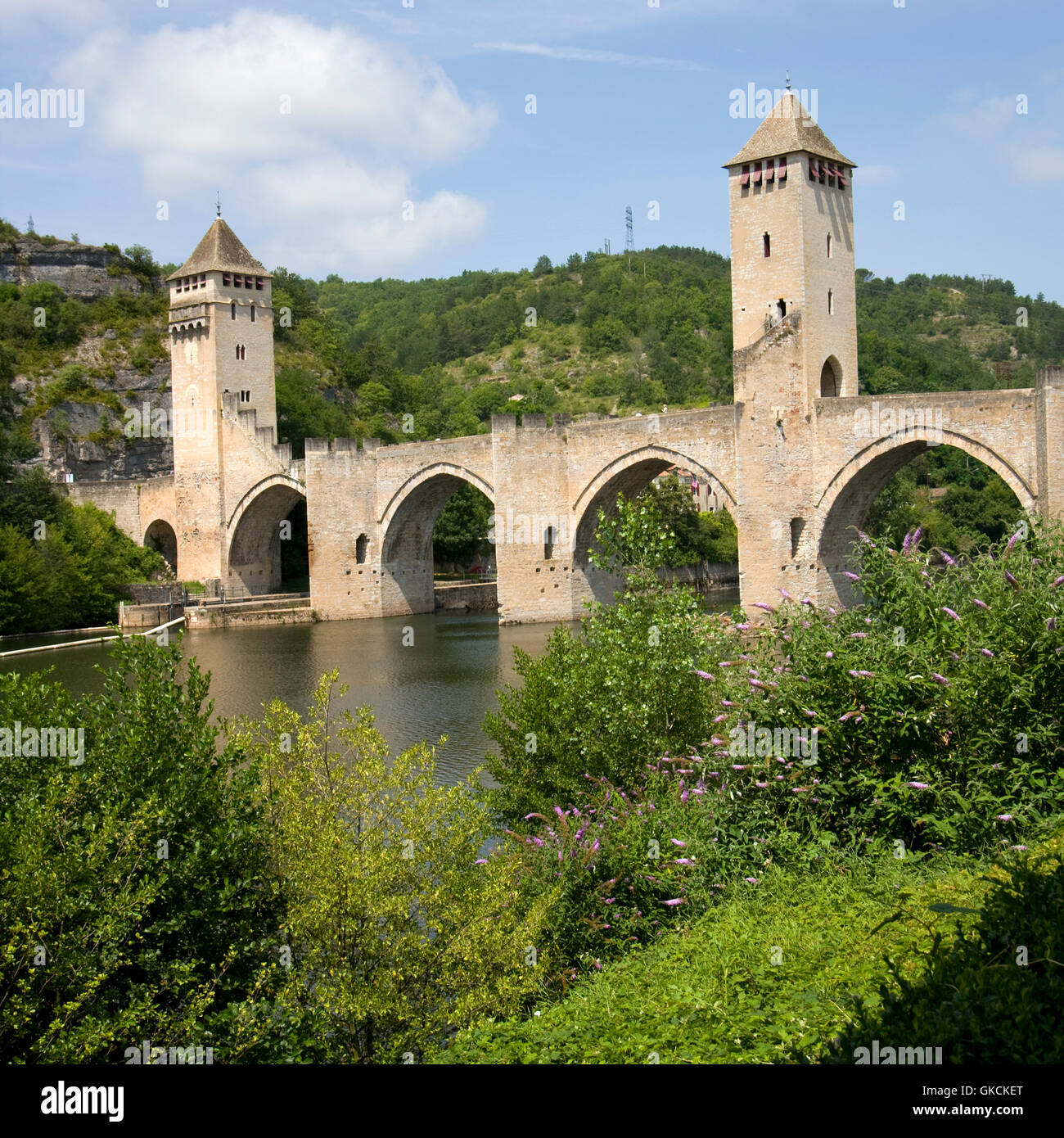 The historic Pont Valentre fortified bridge over the River Lot in ...