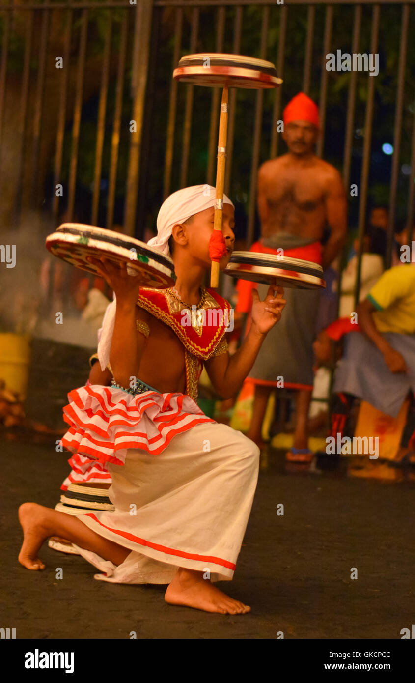 Kandy esala perahera dance hi-res stock photography and images - Alamy