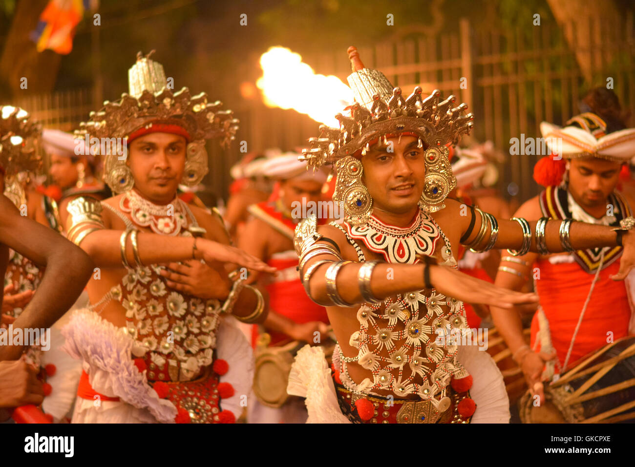 Kandy esala perahera dance hi-res stock photography and images - Alamy