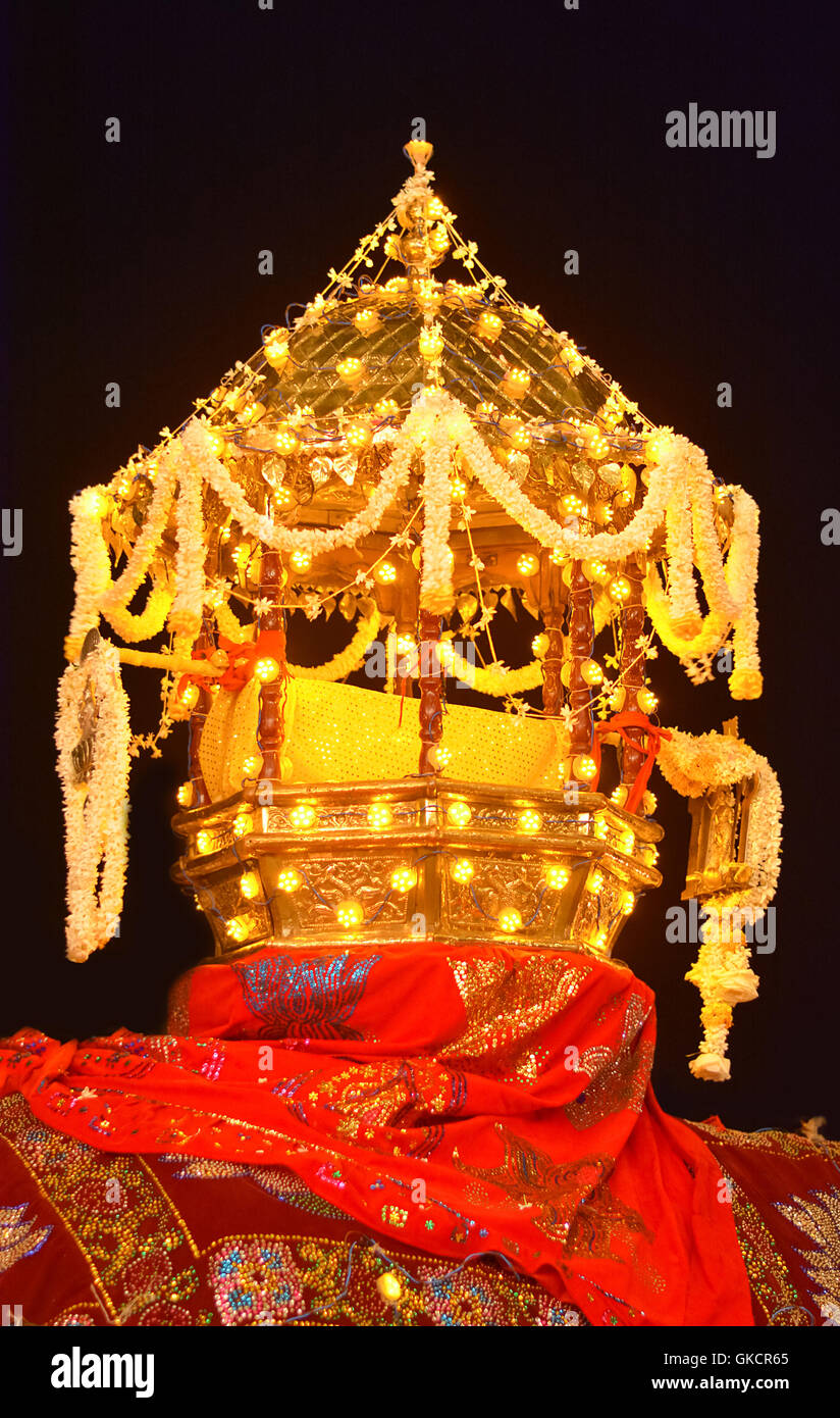 Kandy esala perahera festival dance hi-res stock photography and images ...
