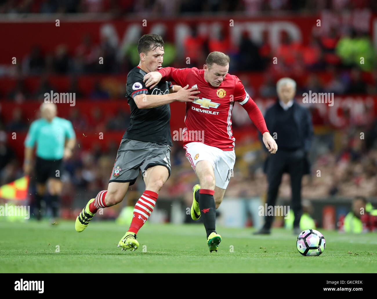 Southampton's Pierre-Emile Hojbjerg (left) Manchester United's Wayne ...