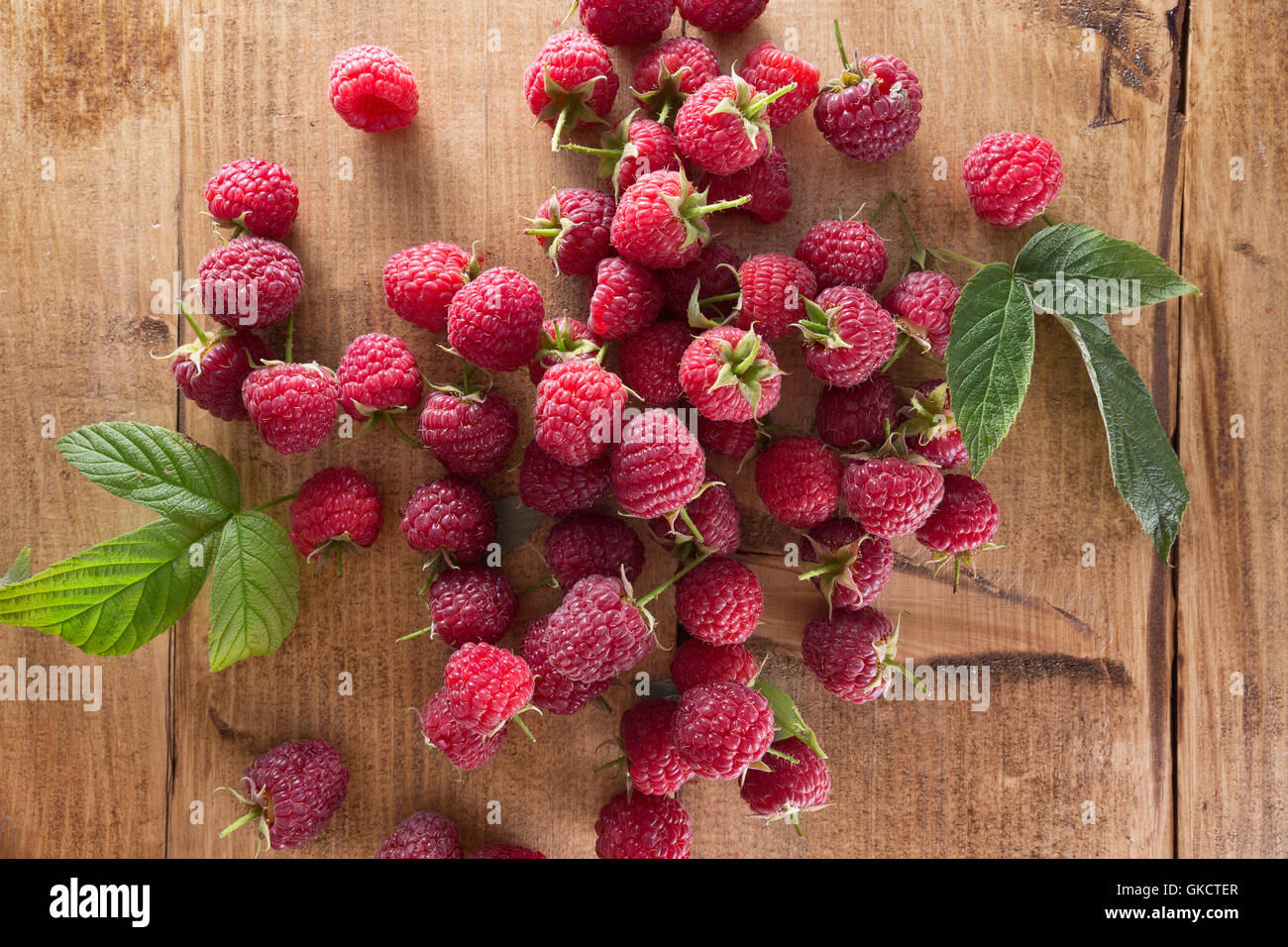 Raspberries background hi-res stock photography and images - Alamy