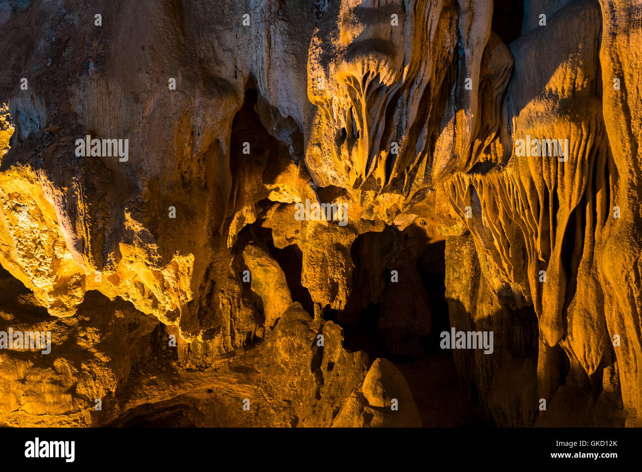 Tim Dong Cung cave in Halong Bay, Vietnam Stock Photo - Alamy