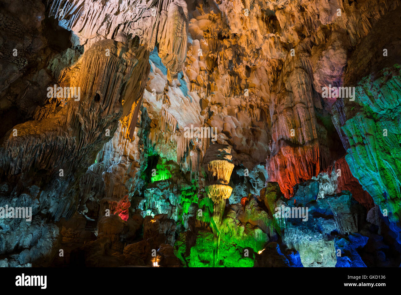 Tim Dong Cung cave in Halong Bay, Vietnam Stock Photo - Alamy