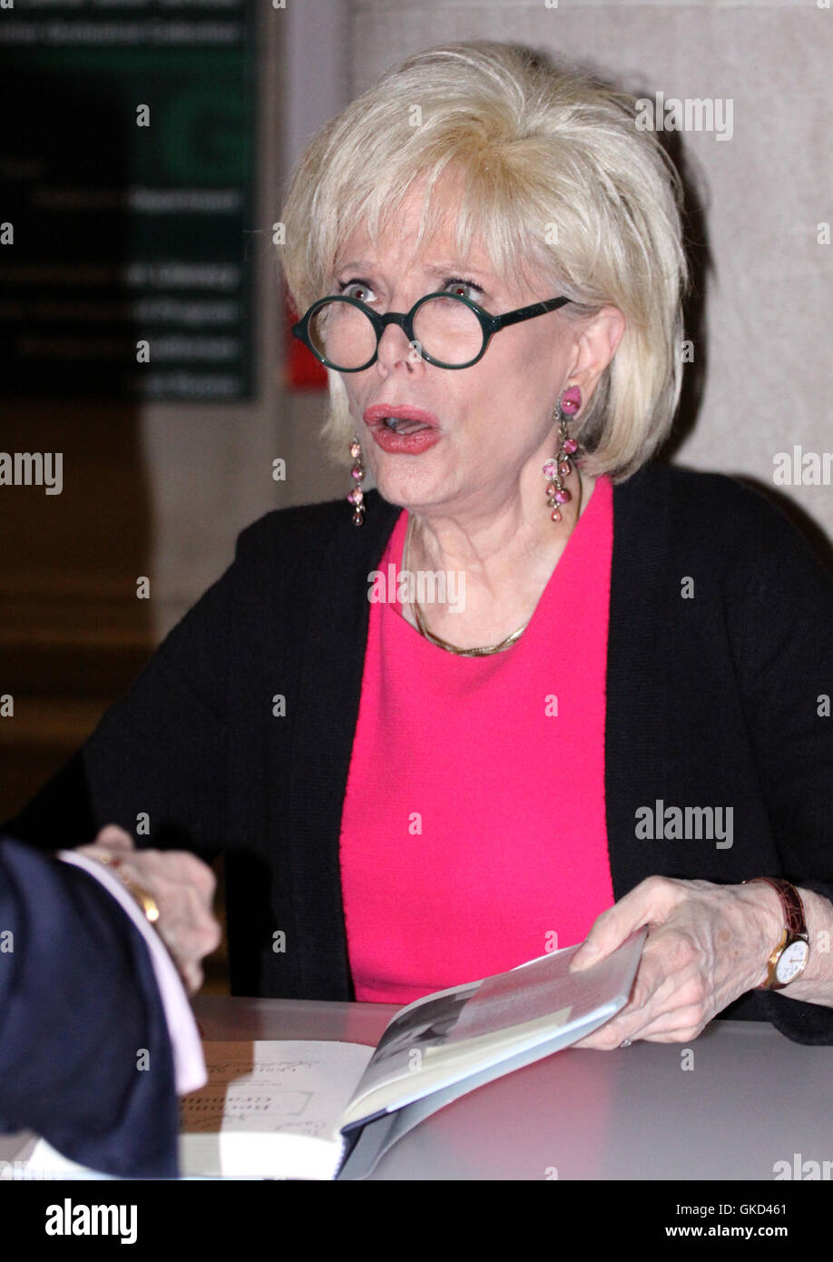 Author Lesley Stahl signs copies of her new book 'Becoming Grandma' at ...