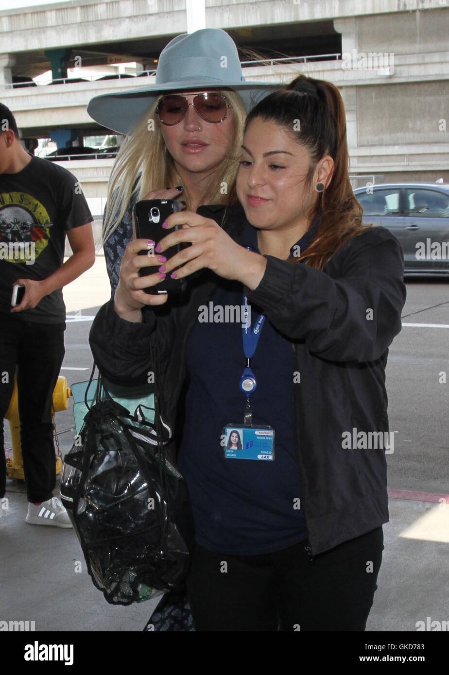 Kesha poses for pictures with fans as she arrives at Los Angeles ...