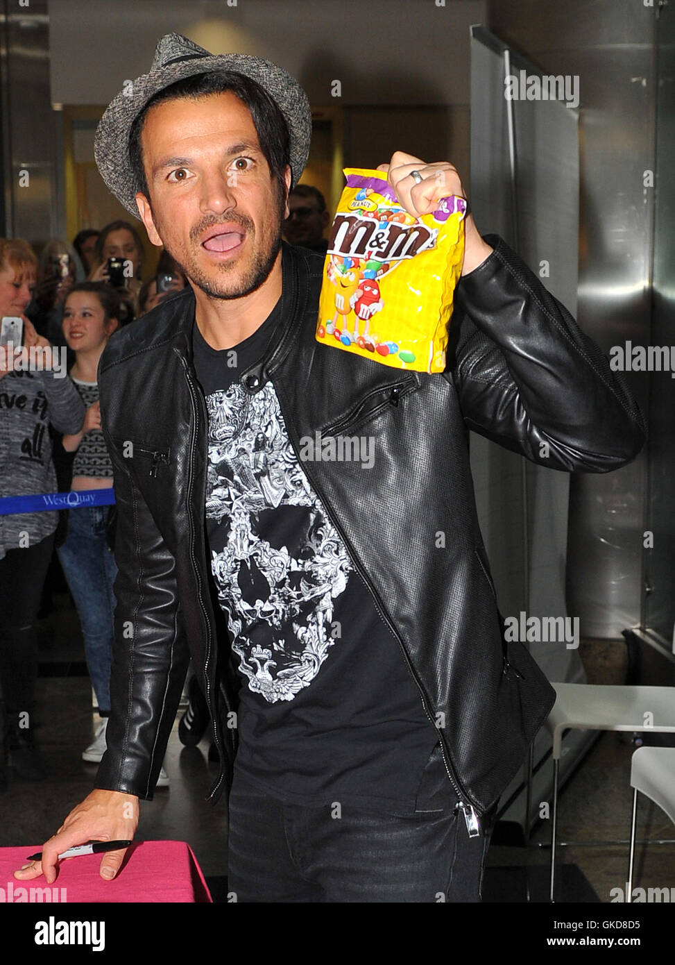 Peter Andre has a signing for fans at West Quay Southampton where four ...