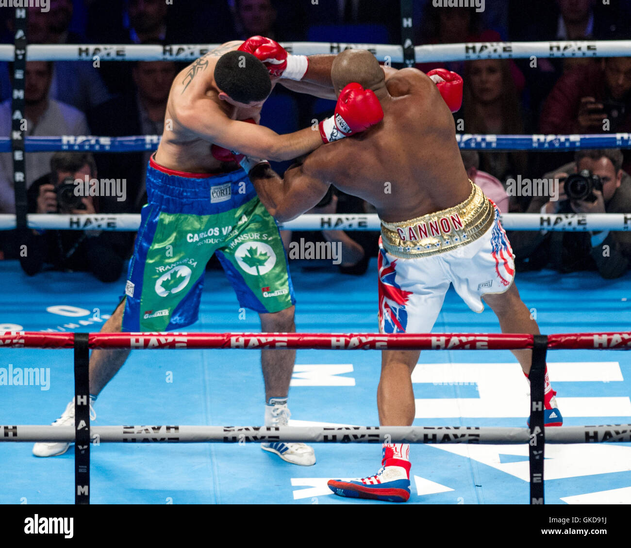 Us heavyweight boxer shannon briggs hi-res stock photography and images ...