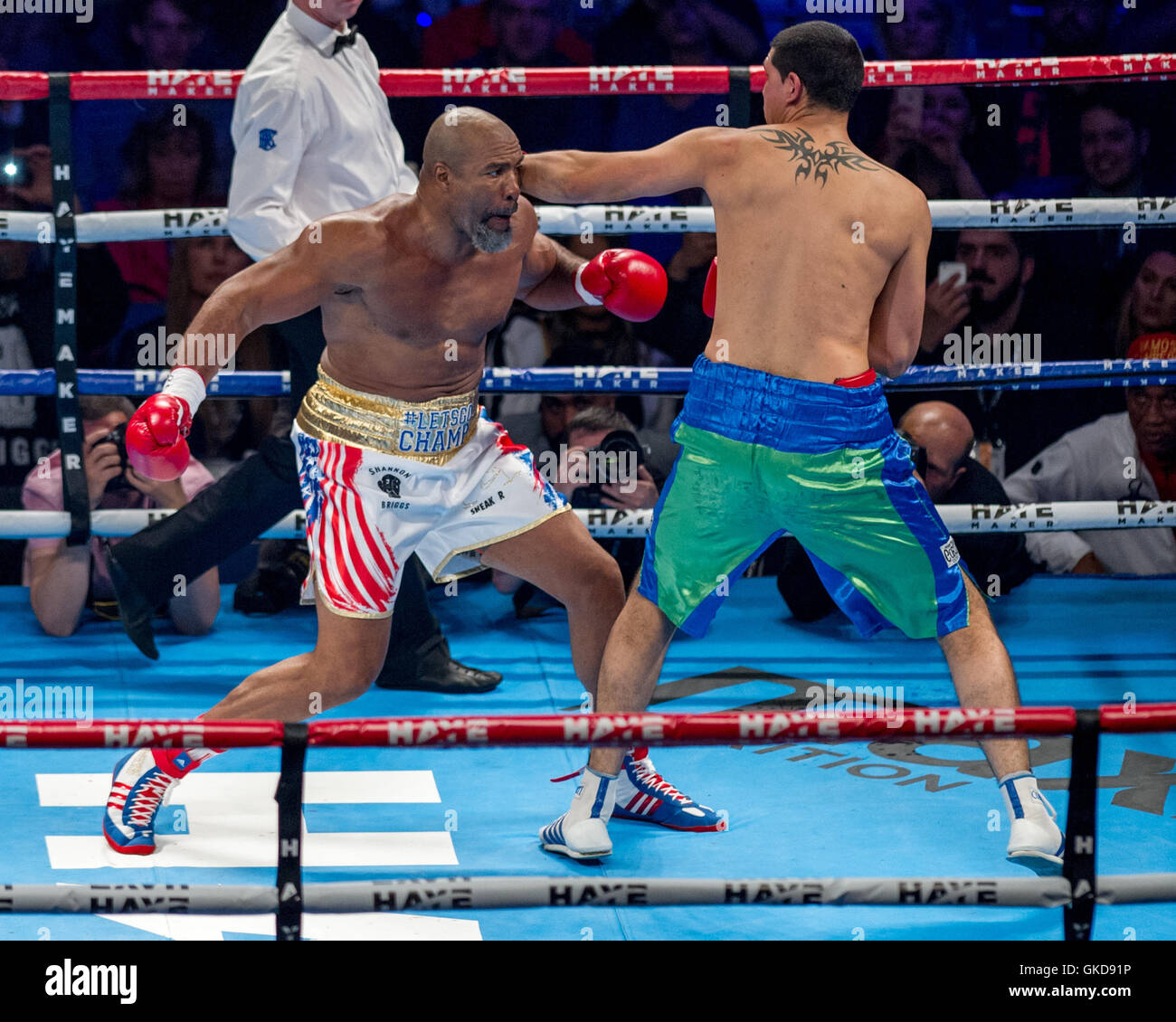 Heavyweight boxer seconds hi-res stock photography and images - Alamy